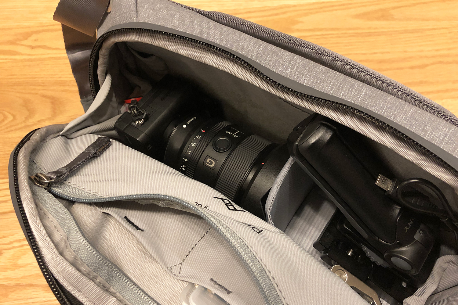 Peak Design_Everyday Sling 6L_02 | とあるDJ広告マン：ZINE、自転車、アウトドア